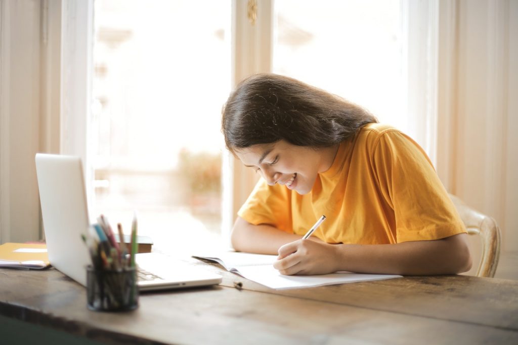 Todas las becas y ayudas para estudiantes 2026 - Tus Ayudas